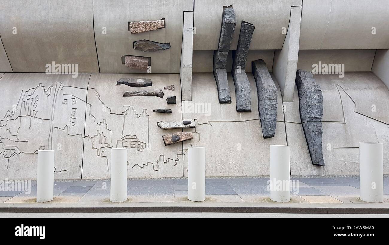 The Canongate Wall at the Scottish Parliament in Edinburgh Stock Photo ...