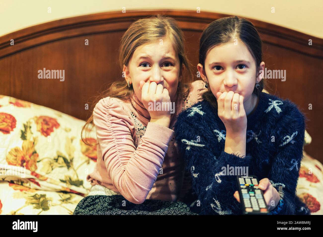 Scared children watching tv hi-res stock photography and images - Alamy