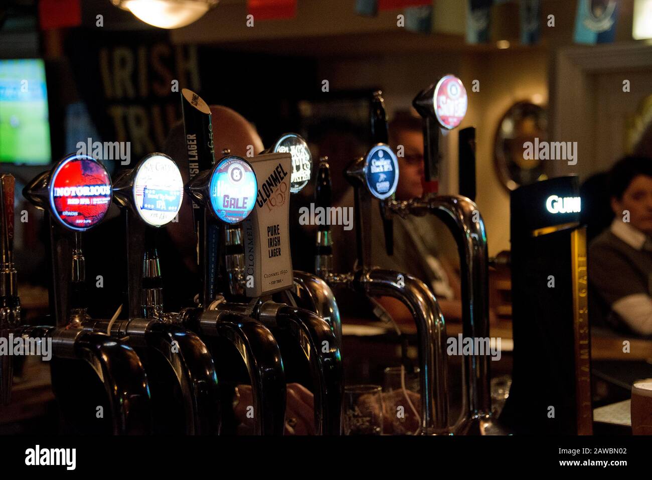 Irish beer pumps hi-res stock photography and images - Alamy
