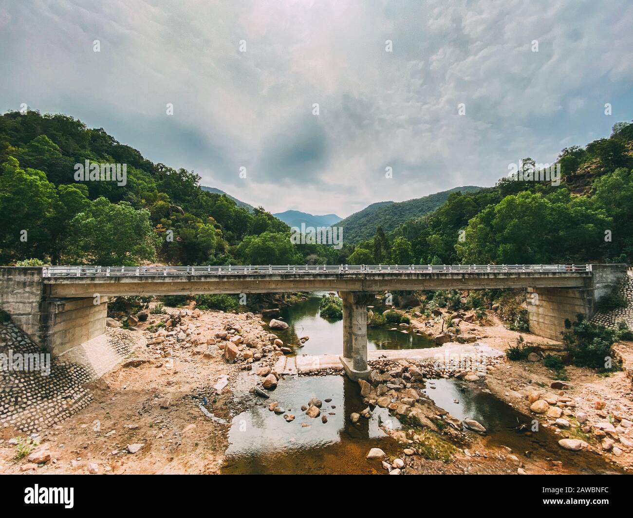 Earthquake damage bridge hi-res stock photography and images - Alamy