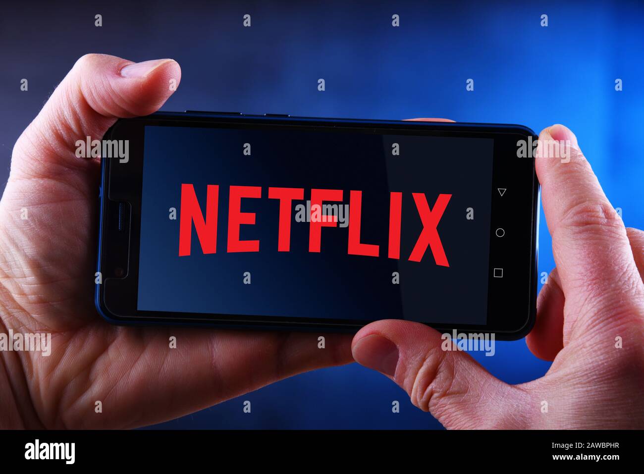 Netflix logo screen hi-res stock photography and images - Alamy