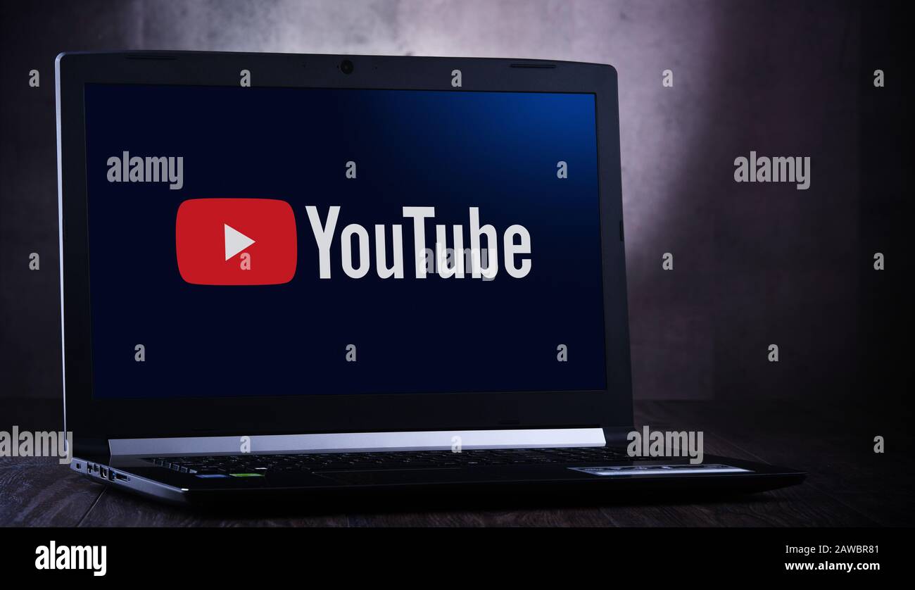 Youtube logo laptop hi-res stock photography and images - Alamy