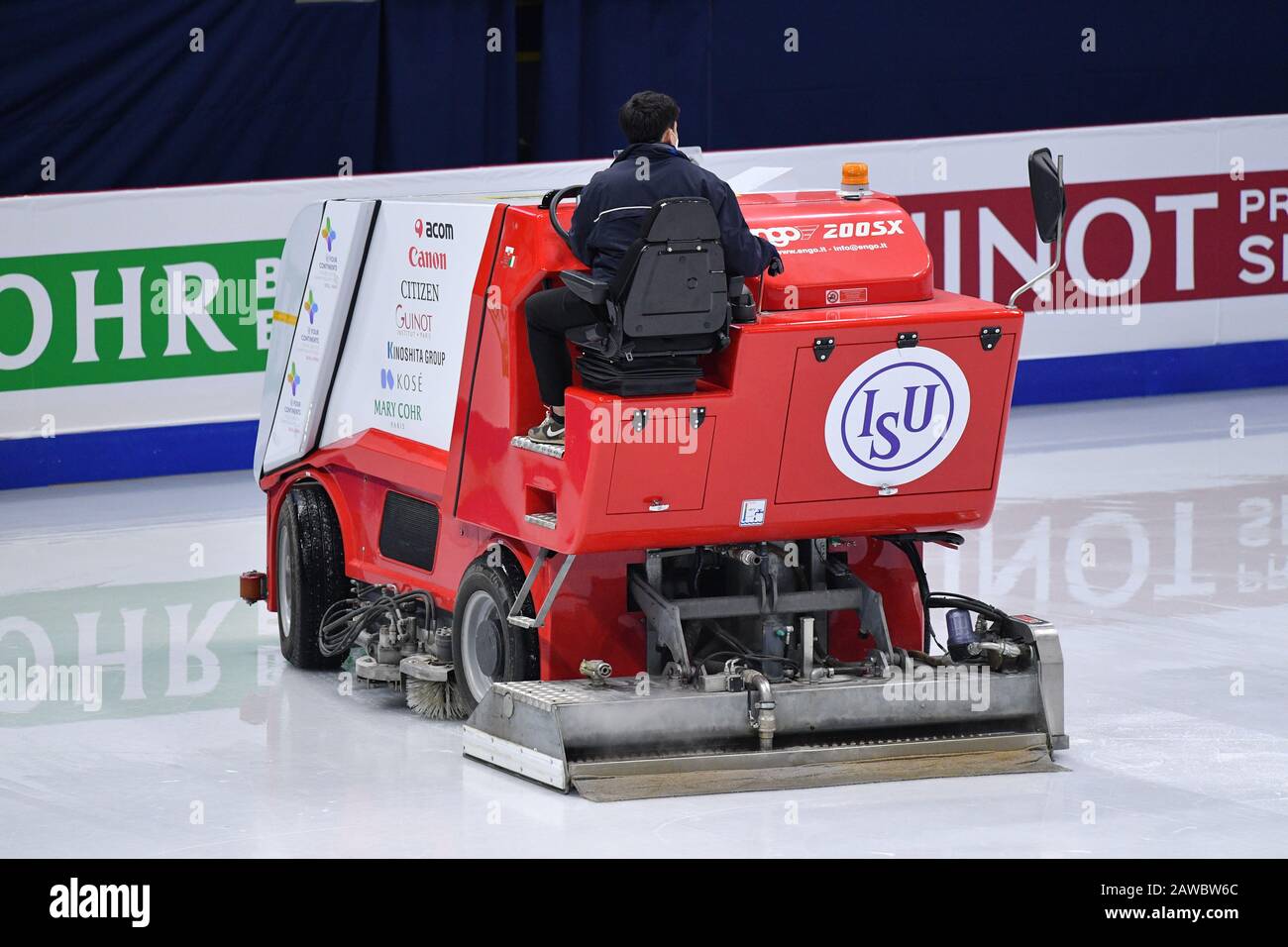 Figure 8 ice hi-res stock photography and images - Alamy