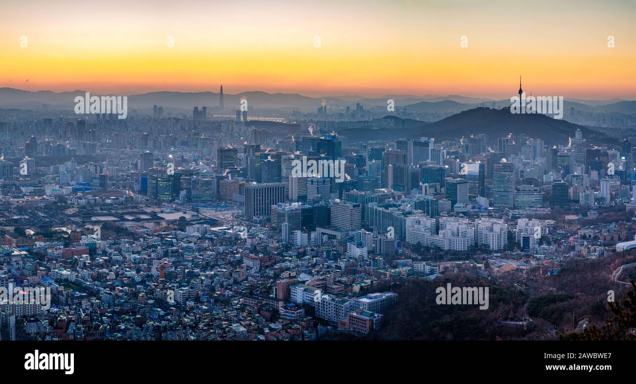 The sun rises over Seoul's skyline Stock Photo - Alamy