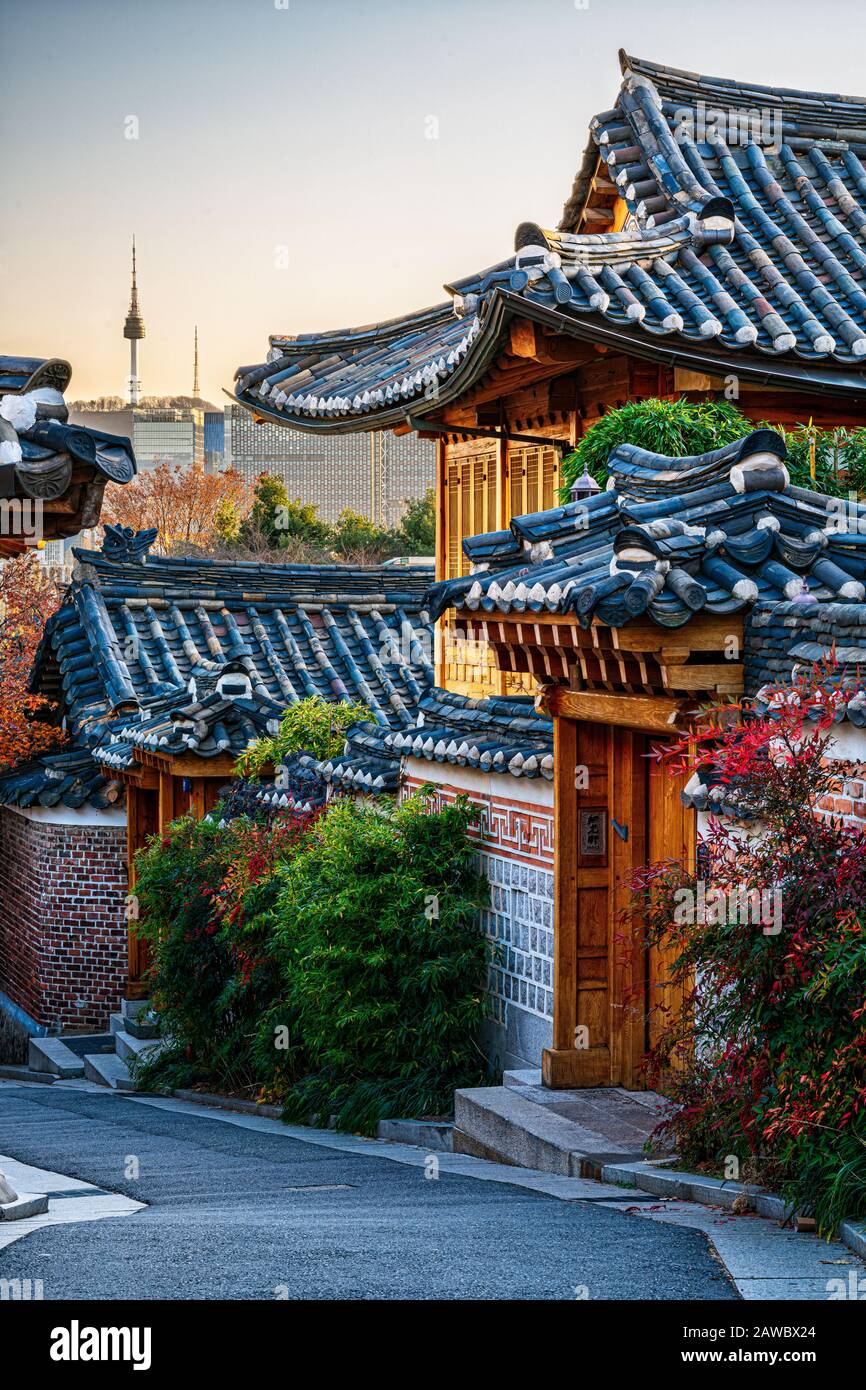 Bukchon hanok village tourism hi-res stock photography and images - Alamy