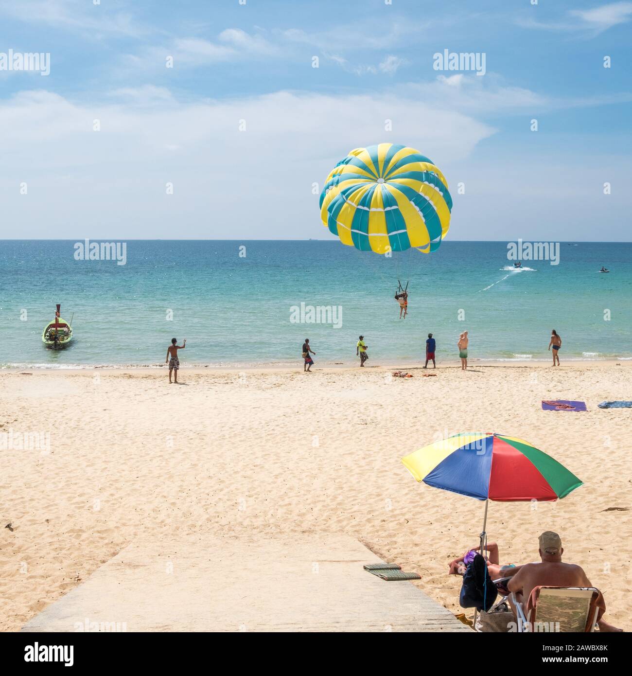 Parasailing phuket hi-res stock photography and images - Alamy