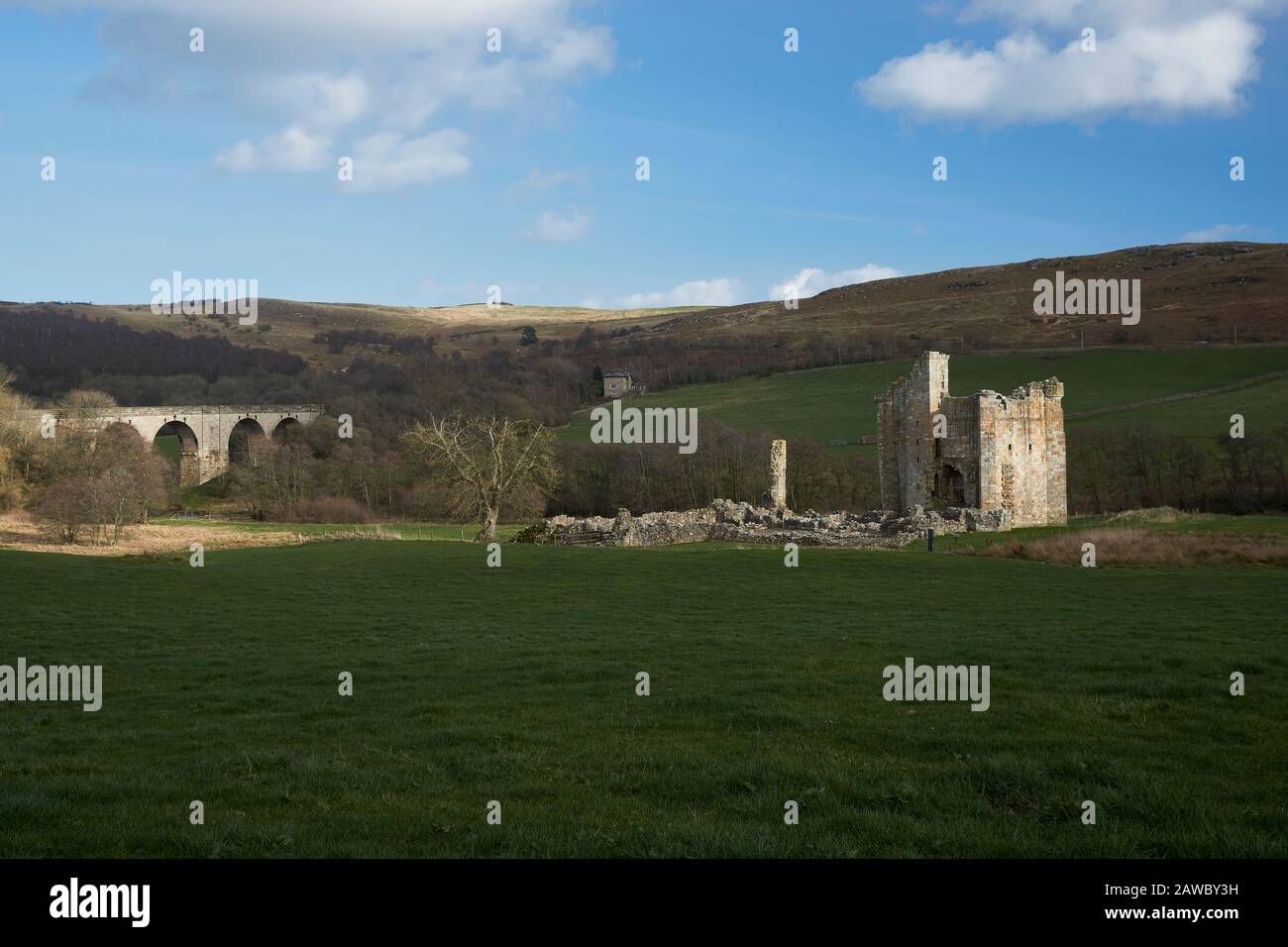 Edlingham castle hi-res stock photography and images - Alamy