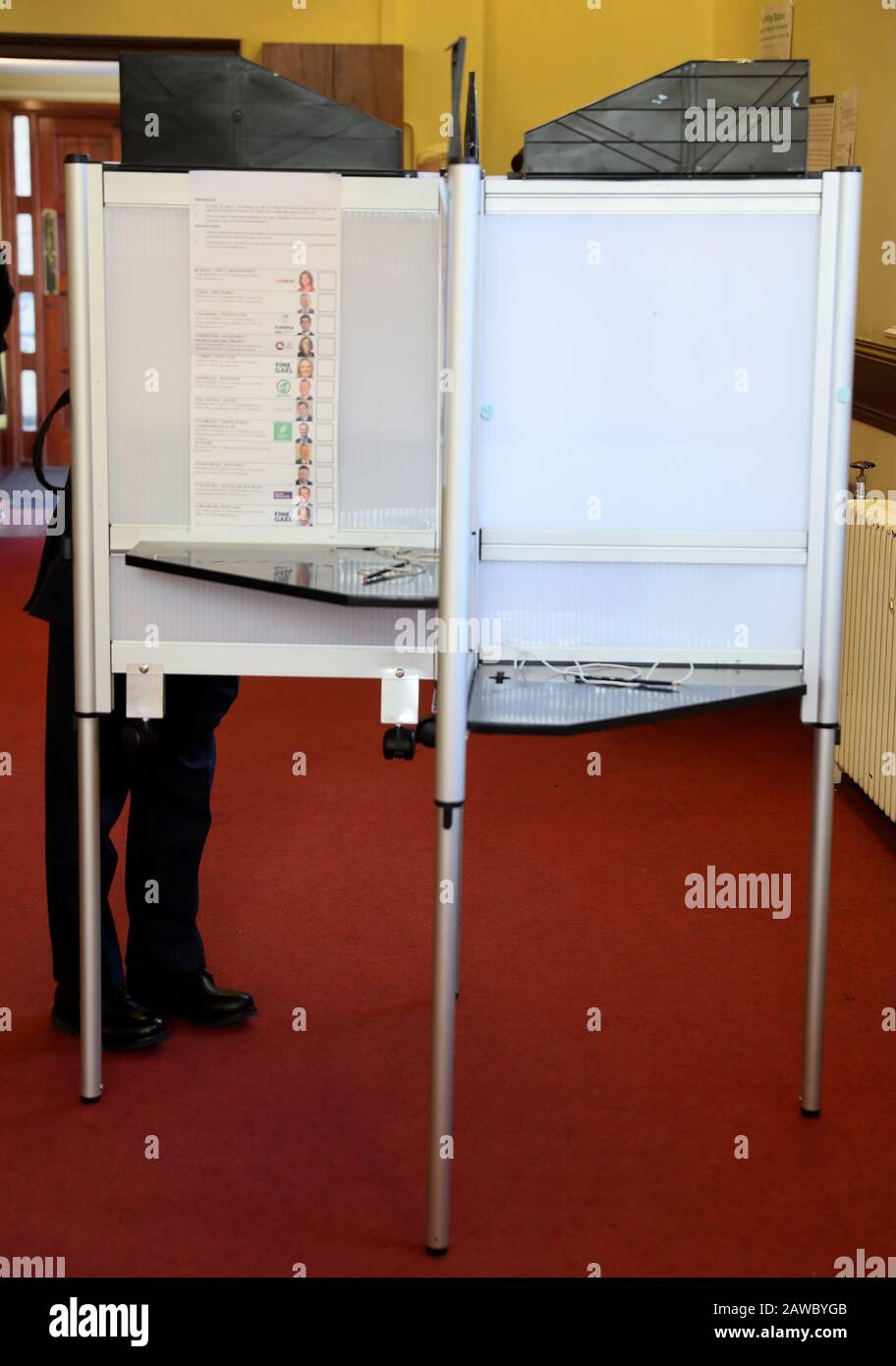 Ballot box ireland 2020 hi-res stock photography and images - Alamy