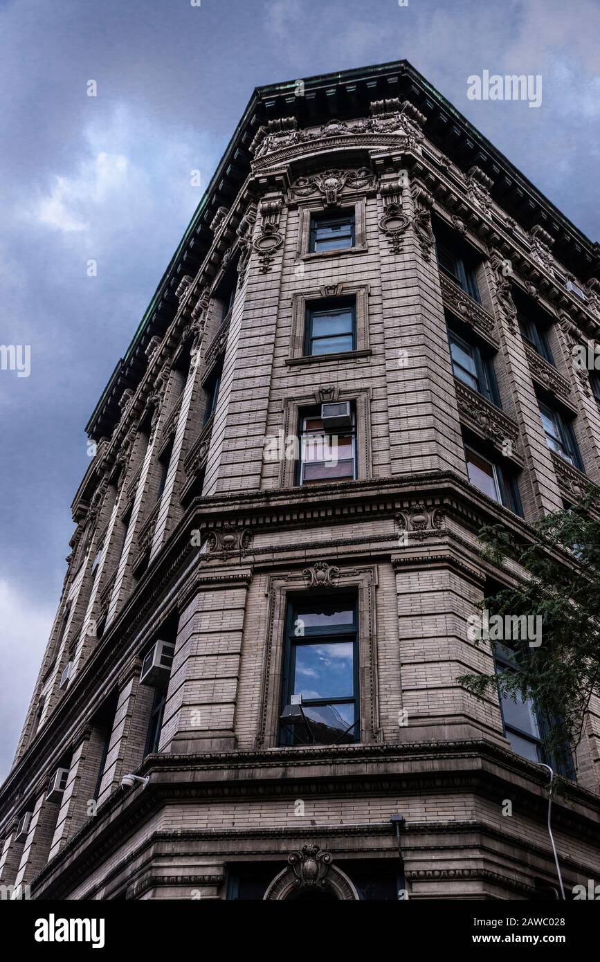 Old classic building in Manhattan, New York City, USA Stock Photo - Alamy