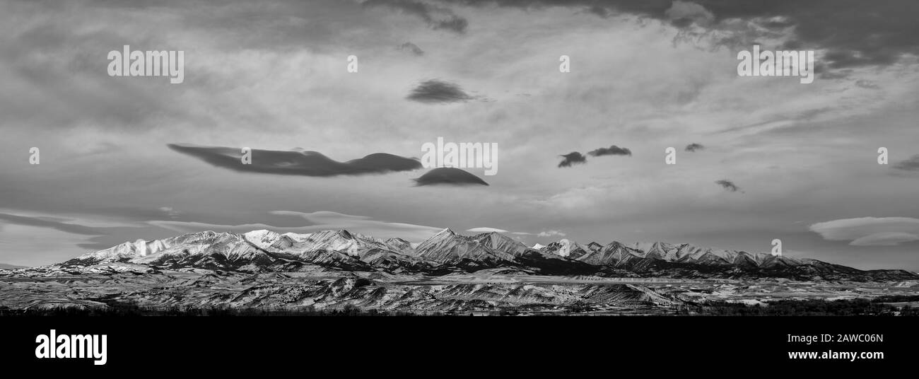 Lenticular Clouds form over mountains in Idaho Stock Photo - Alamy