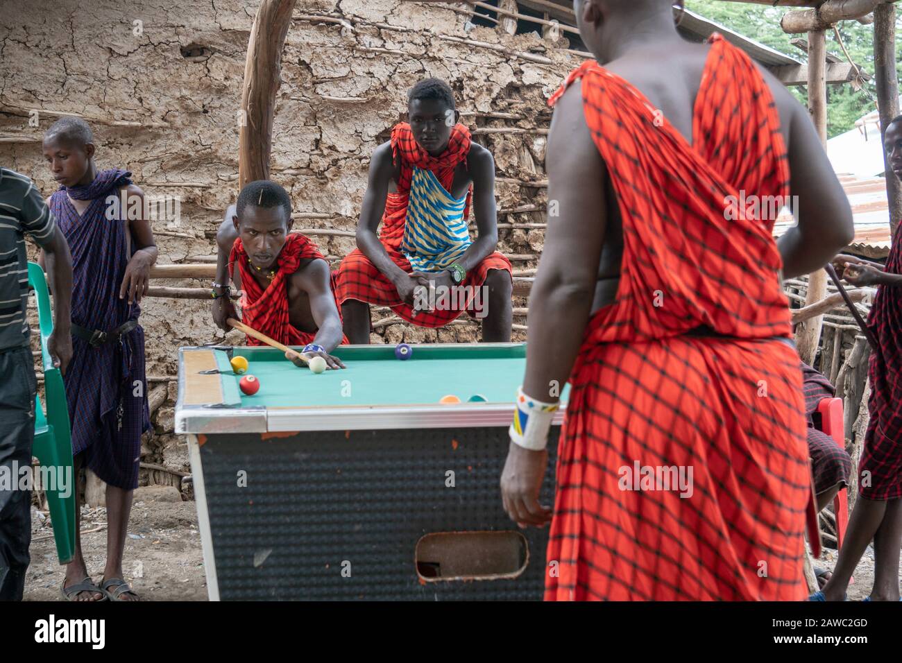 TANZANIA, NATRON LAKE - JANUARY 2020: African masai men playing open ...