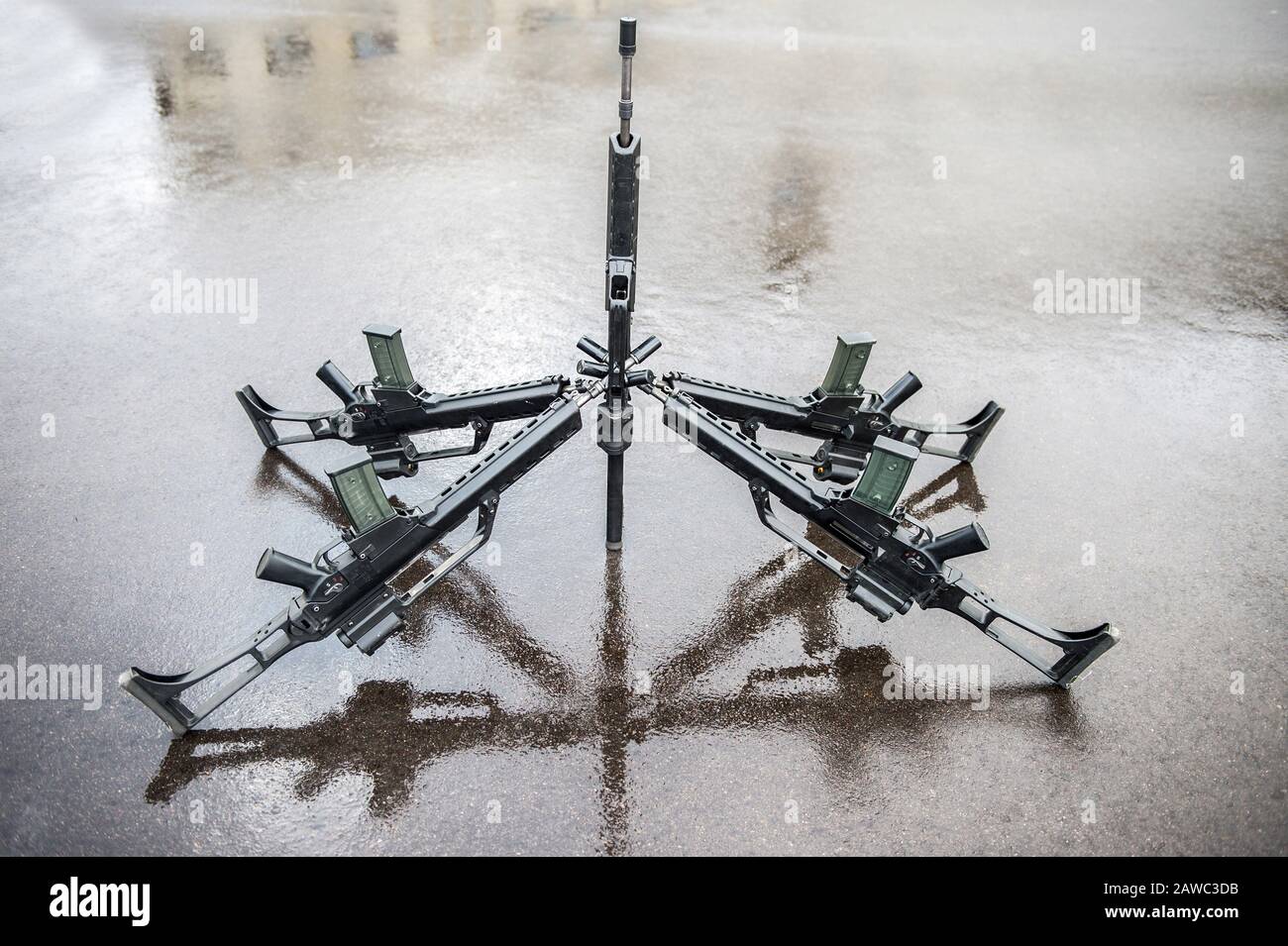 Pyramid of guns hi-res stock photography and images - Alamy