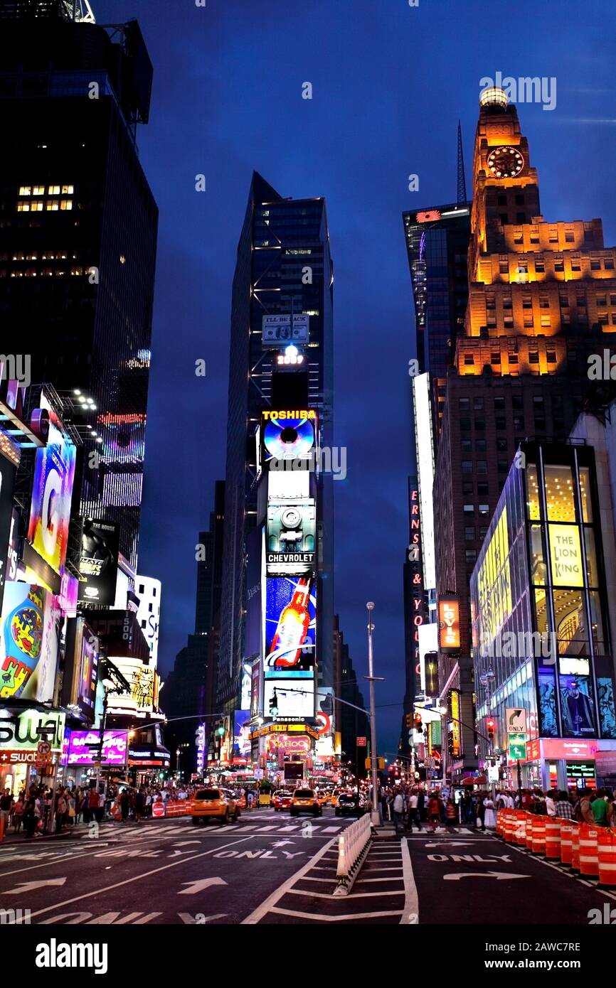 Time square lights hi-res stock photography and images - Alamy