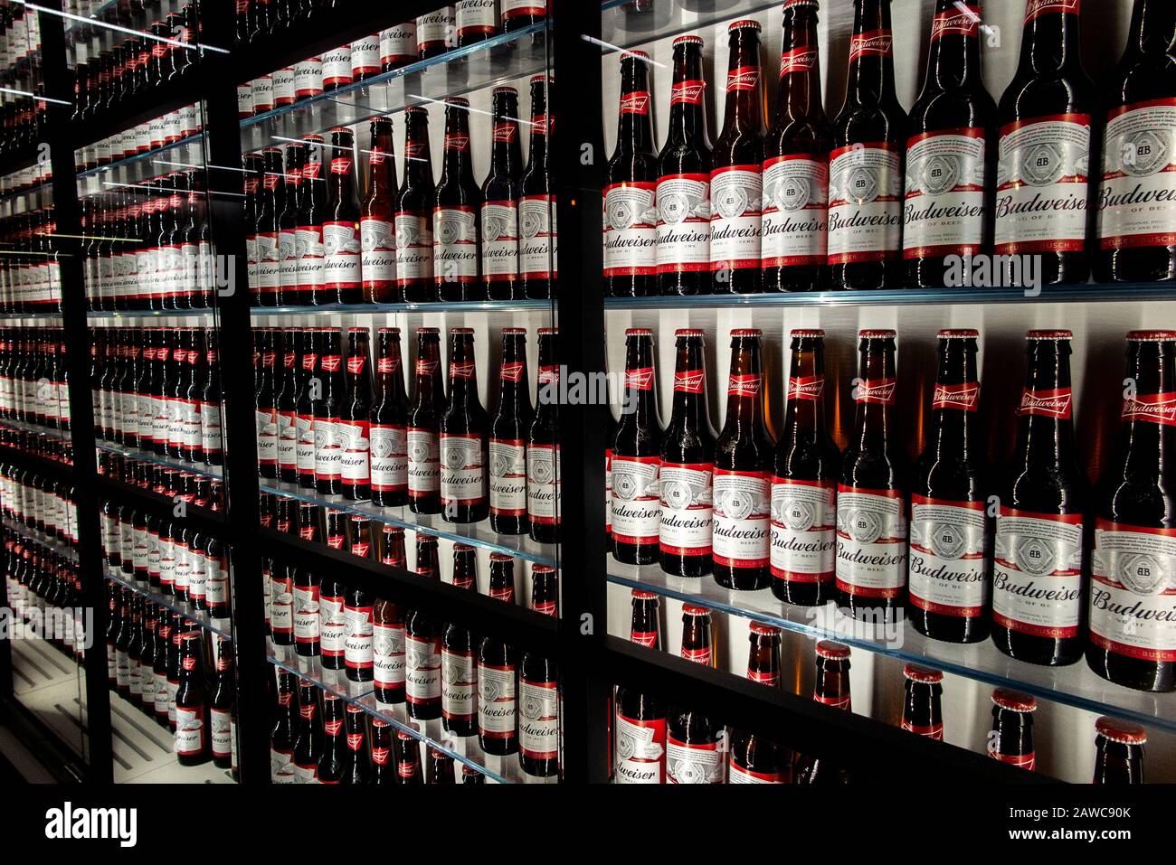 Budweiser building hi-res stock photography and images - Alamy