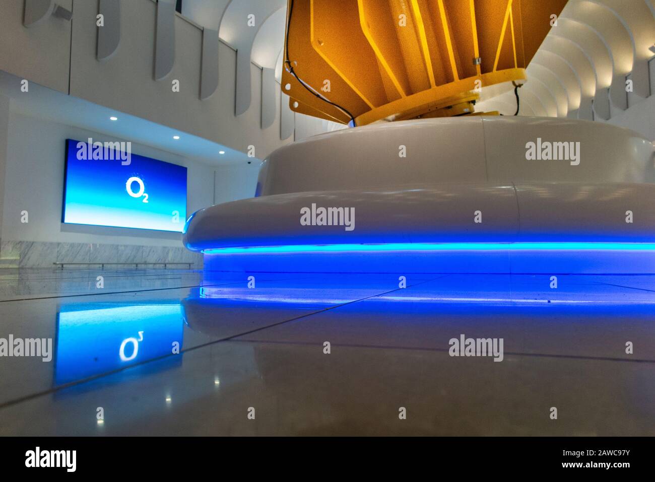 O2 Advert High Resolution Stock Photography and Images - Alamy