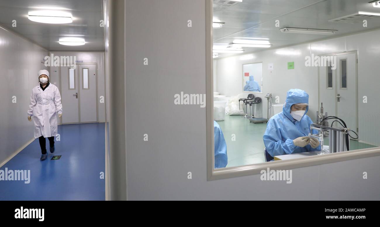 Aseptic masks hi-res stock photography and images - Alamy