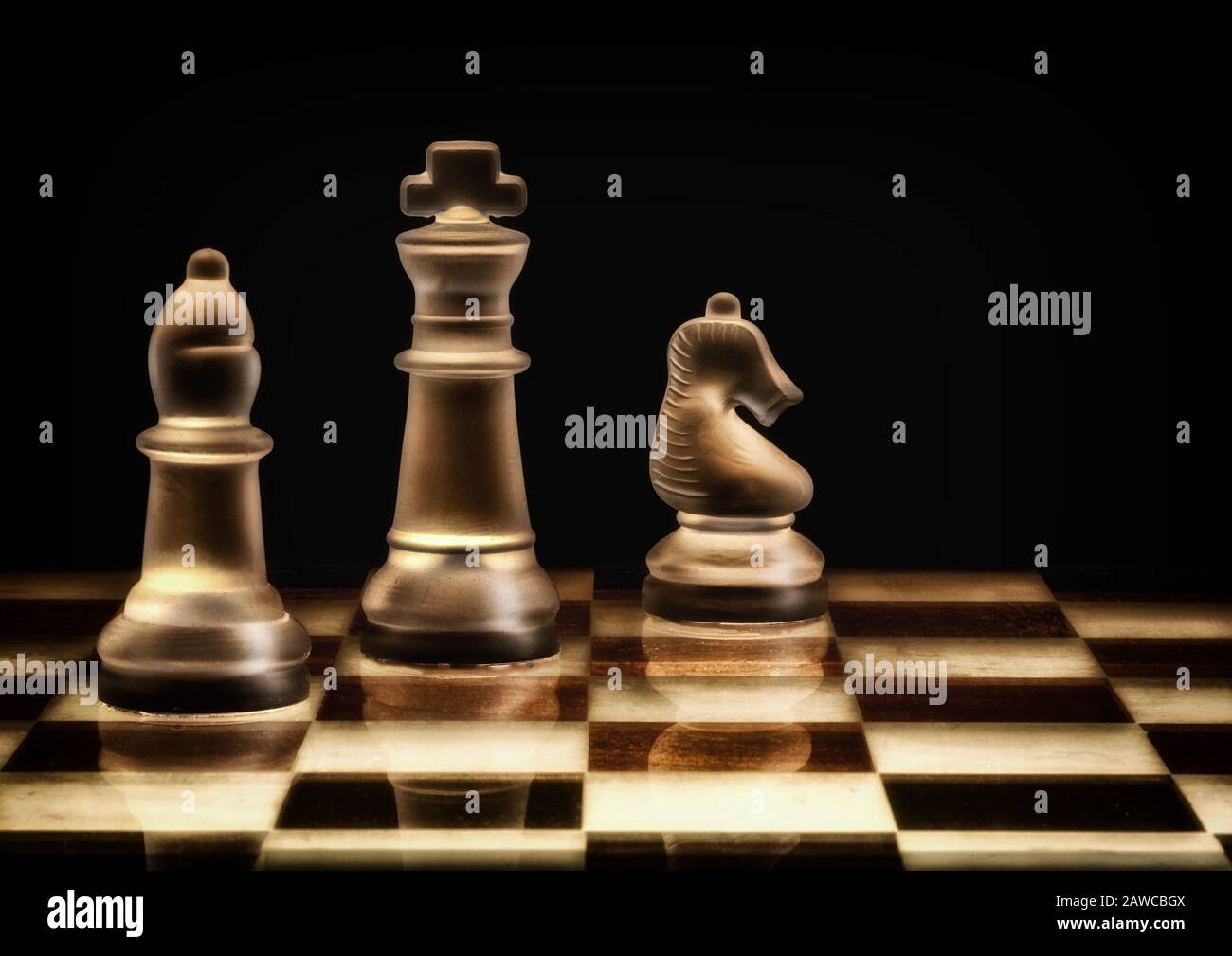 Glass chess board chess pieces hi-res stock photography and images - Alamy