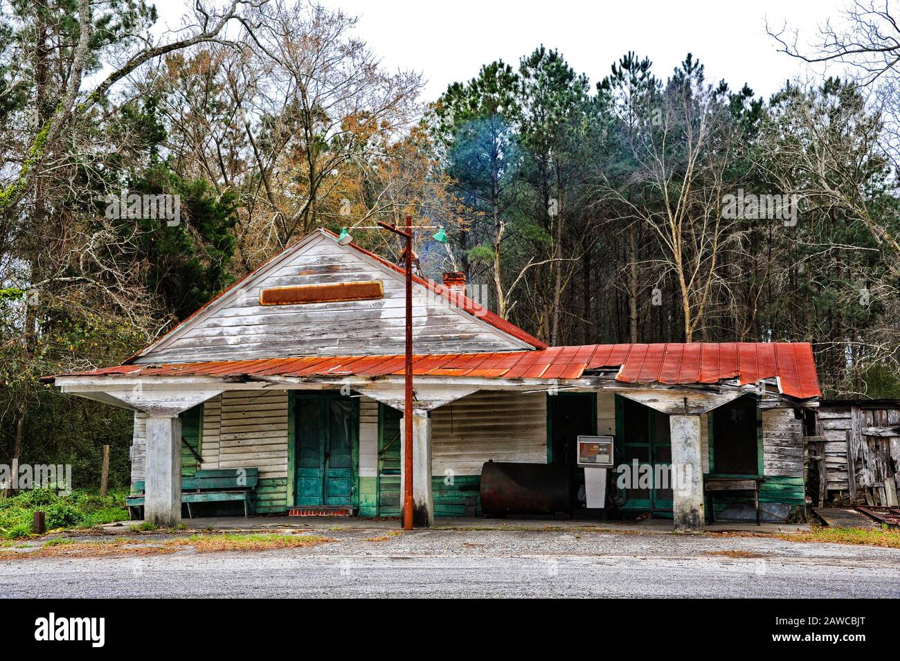 Abandoned country store hi-res stock photography and images - Alamy