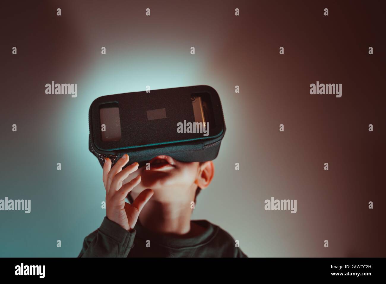 Child using new Virtual Reality, VR cardboard glasses Stock Photo - Alamy