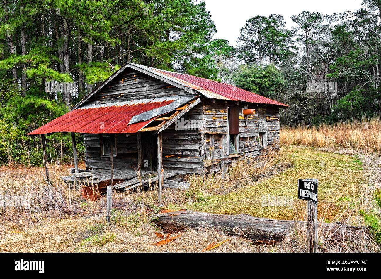 An Abandoned Run Down Farmhouse Stock Photo - Alamy