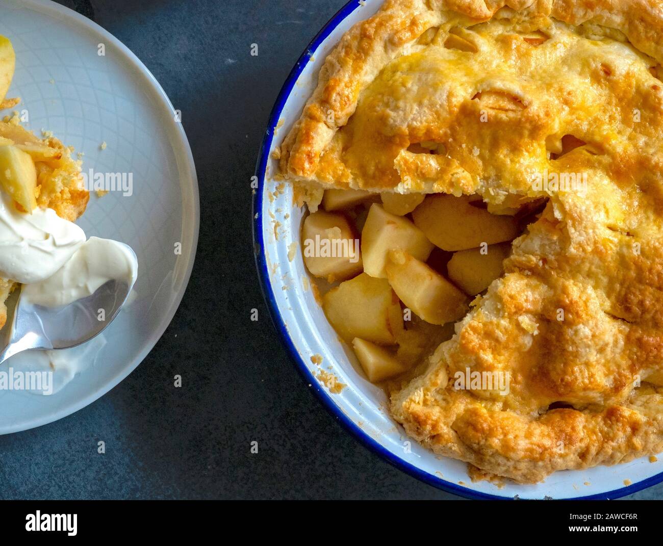 Apple pie in baking dish hi-res stock photography and images - Alamy