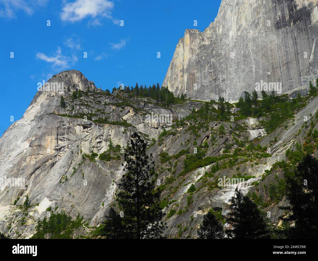 Sky mountainside hi-res stock photography and images - Alamy