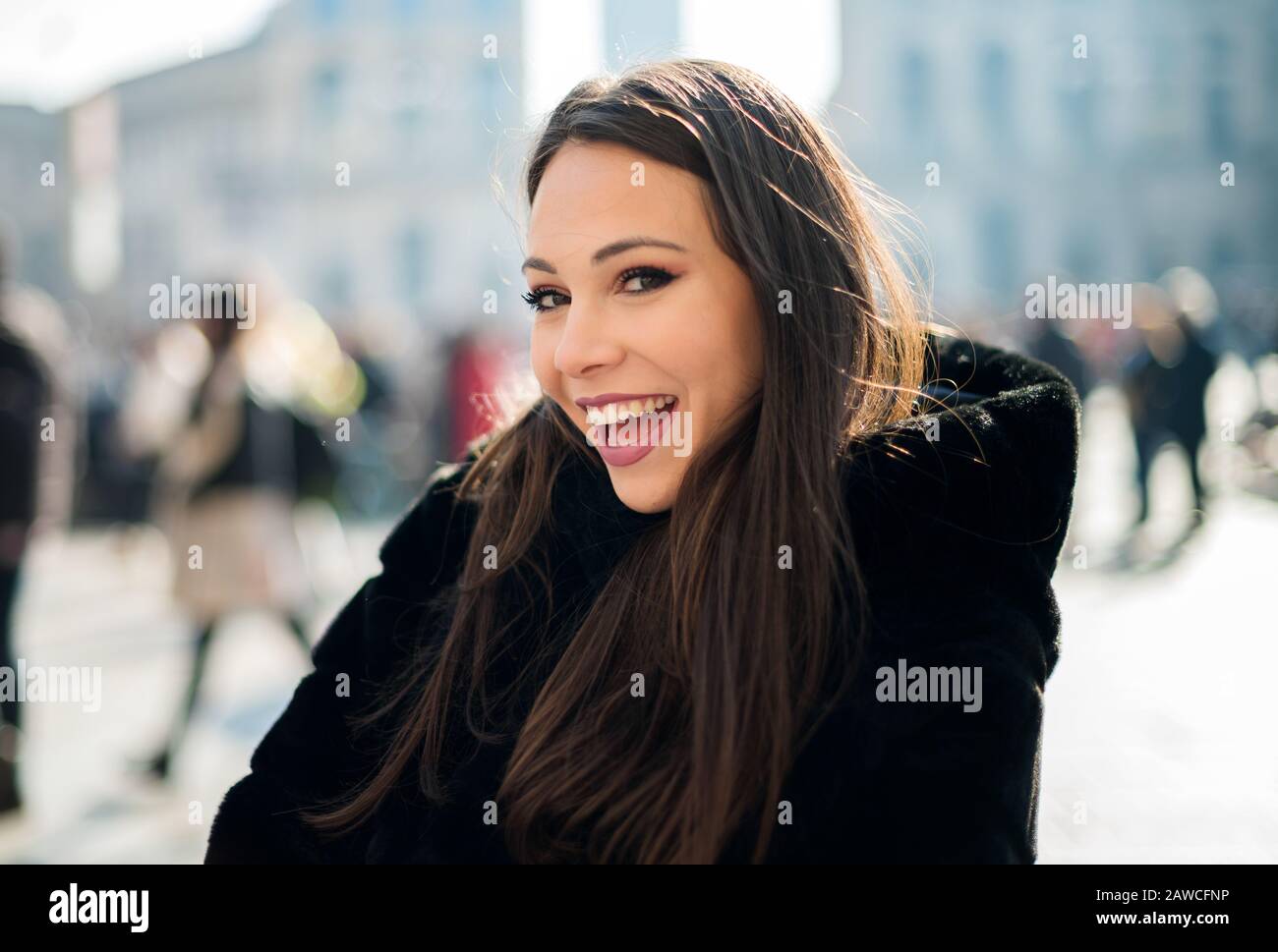 Woman urban happy crowd smiling hi-res stock photography and images - Alamy