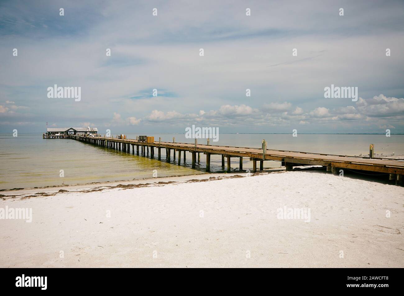 Historic Anna Maria City Fishing Pier on Anna Maria Island, Forida ...