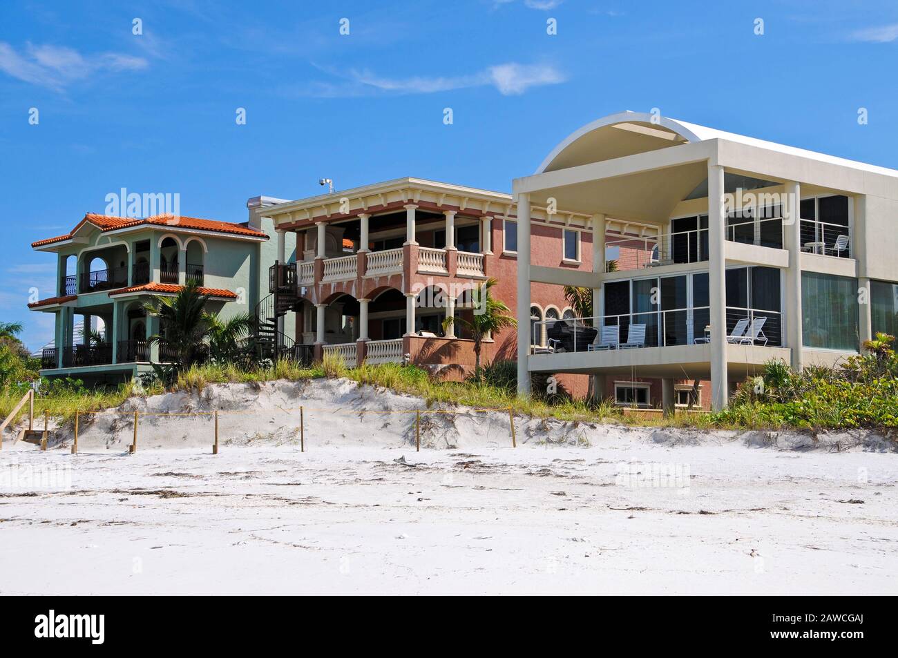 Beautiful florida waterfront home hi-res stock photography and images ...