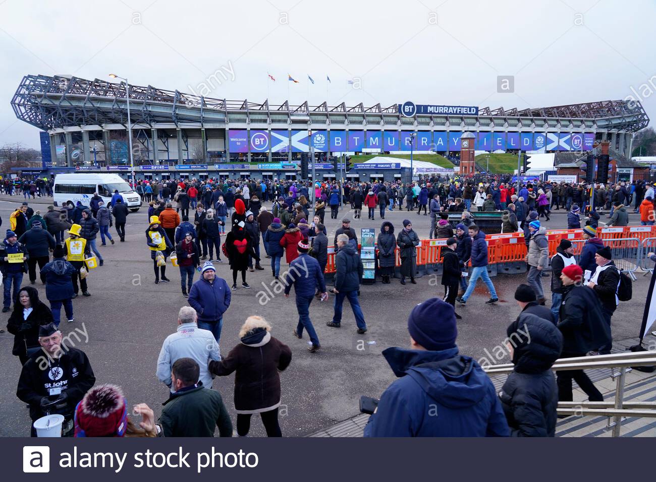 Murrayfield stadium crowds hi-res stock photography and images - Alamy