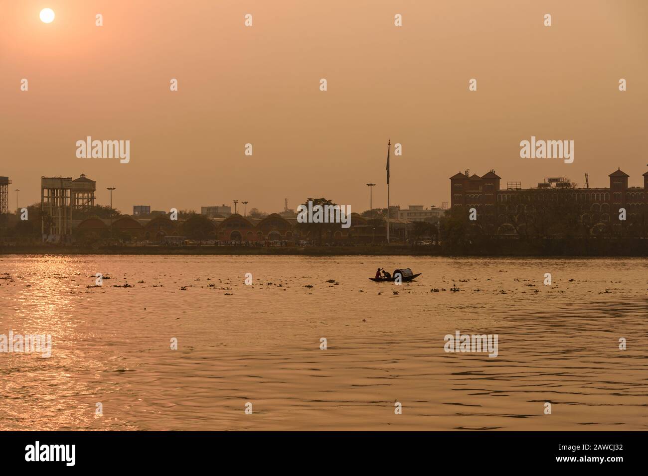 Boat sunset ganga calcutta hi-res stock photography and images - Alamy