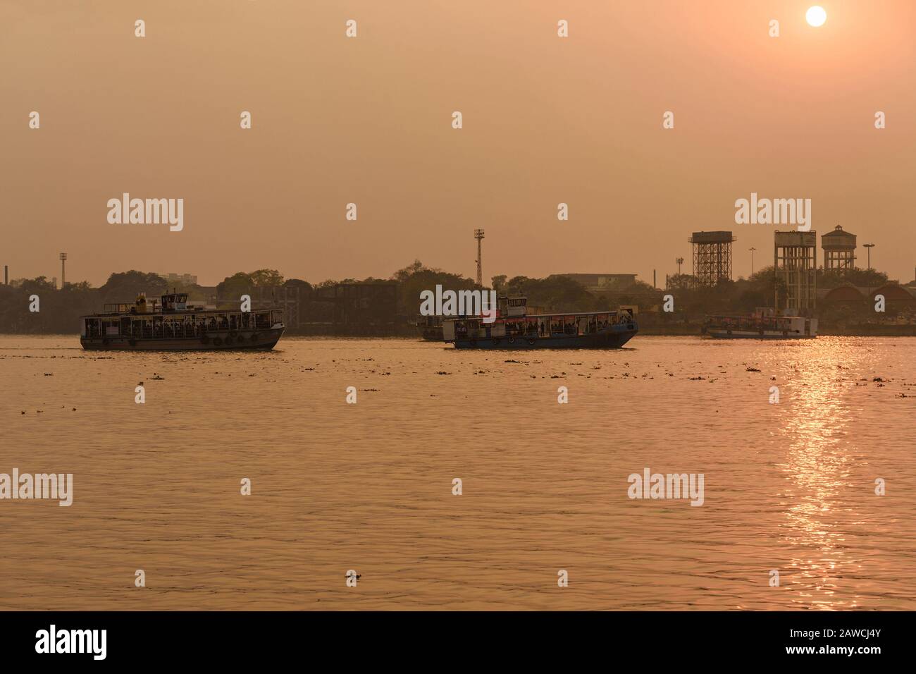 Boat sunset ganga calcutta hi-res stock photography and images - Alamy