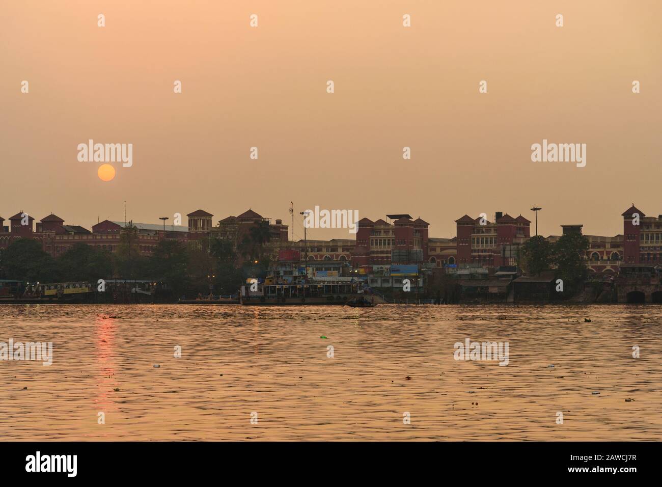 Boat sunset ganga calcutta hi-res stock photography and images - Alamy