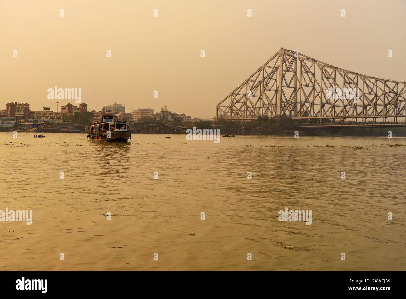 Boat sunset ganga calcutta hi-res stock photography and images - Alamy