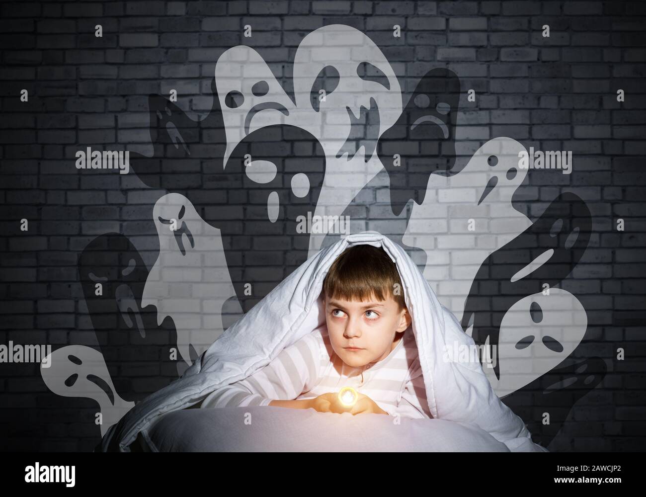 Scared child shadow hi-res stock photography and images - Alamy