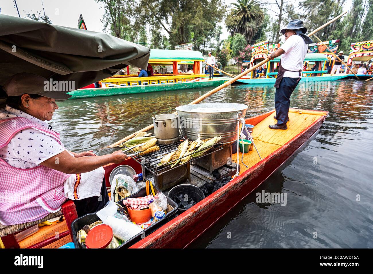 Boats trajineras xochimilco mexico city hi-res stock photography and ...