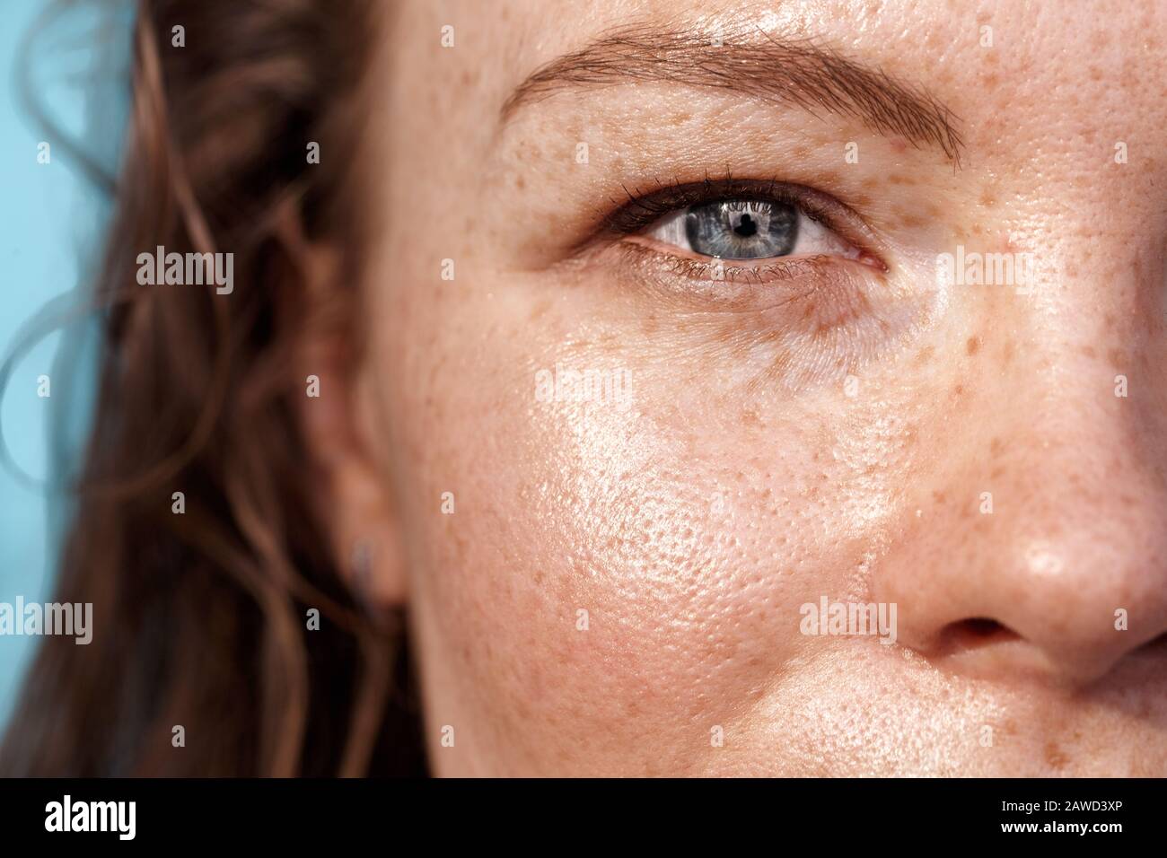 Summer Freestyle. Young woman with freckles standing isolated on blue ...