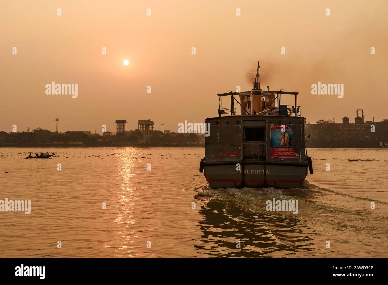 Boat sunset ganga calcutta hi-res stock photography and images - Alamy