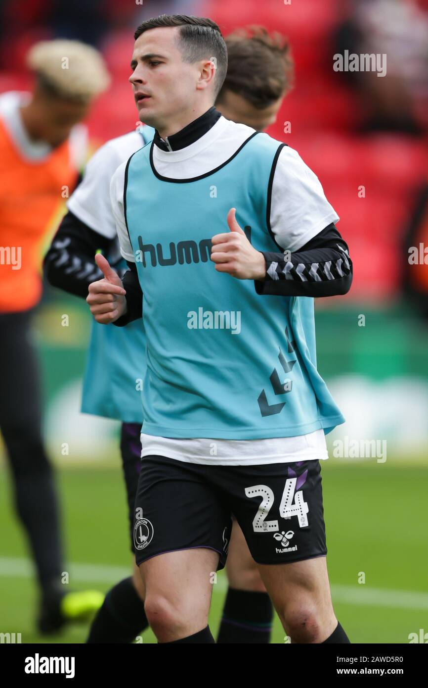 Midfielder josh cullen hi-res stock photography and images - Alamy