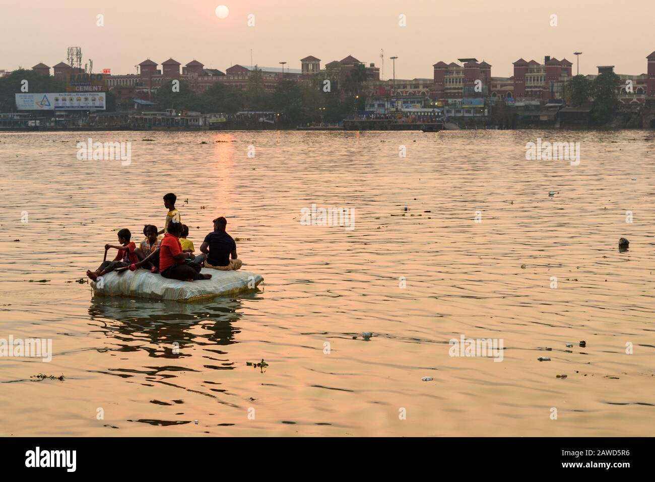 Homemade raft hi-res stock photography and images - Alamy