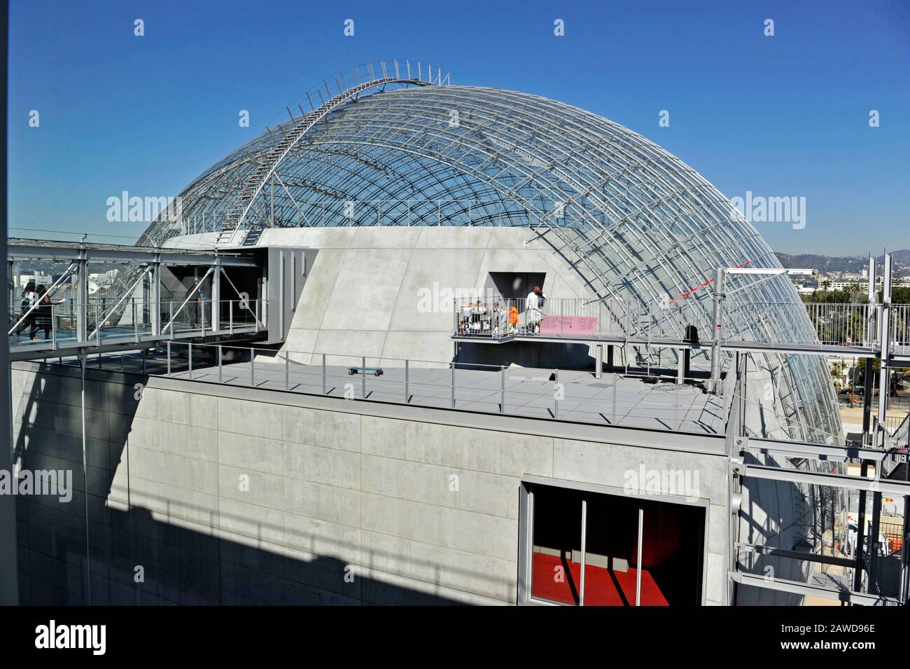 Los Angeles, CA, USA. 08th Feb 2020. Worker on the Sphere Building at ...