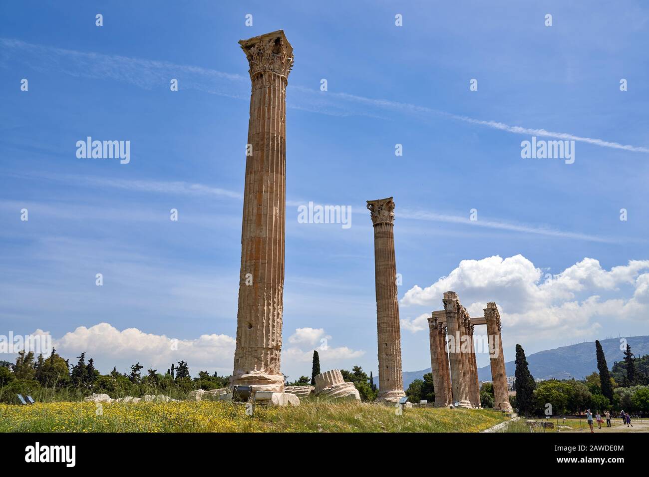 Colossal classical doric columns hi-res stock photography and images ...
