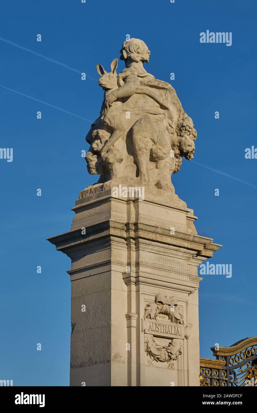 australia gate buckingham palace Stock Photo - Alamy