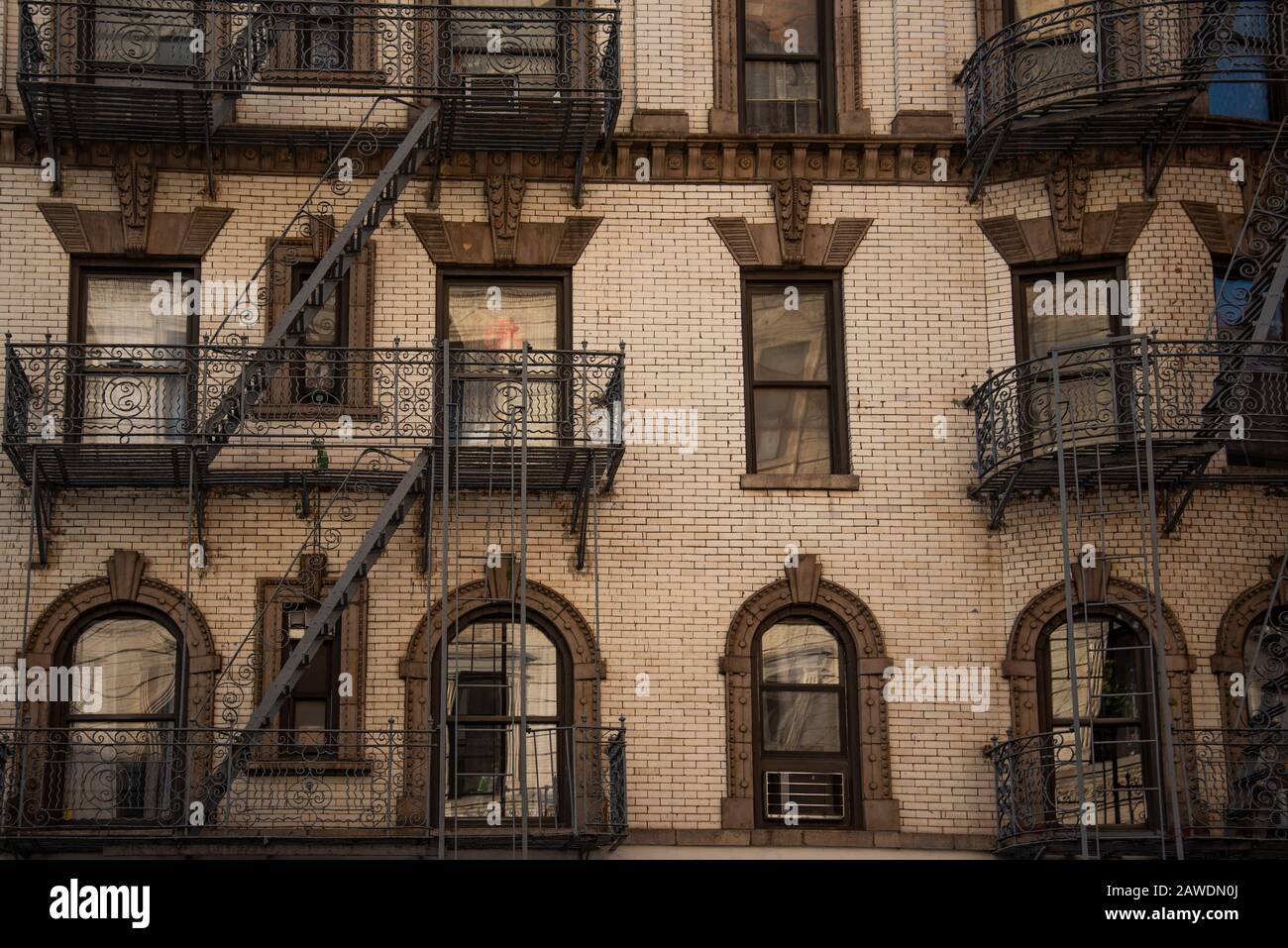 Street View NYC apartment Building Stock Photo - Alamy