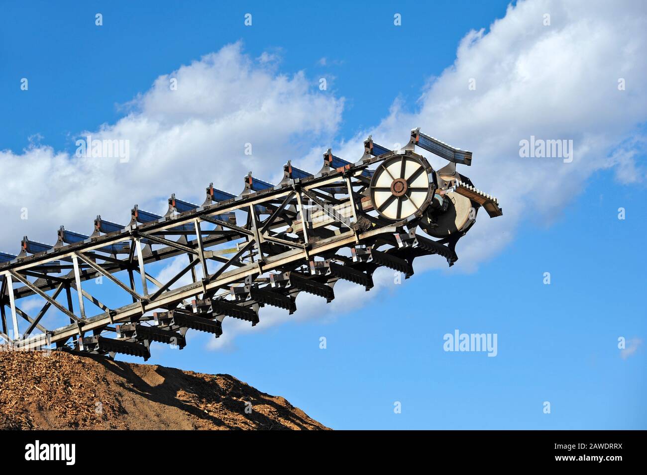 Reclaimer Boom with Scraper Chains and Flights reclaiming material in a ...