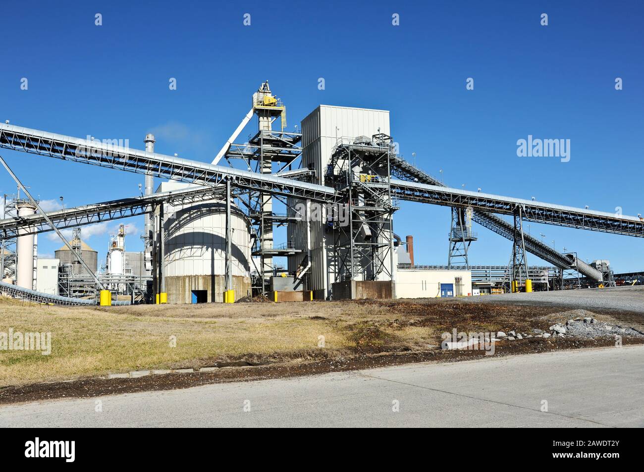 Mill operation hi-res stock photography and images - Alamy