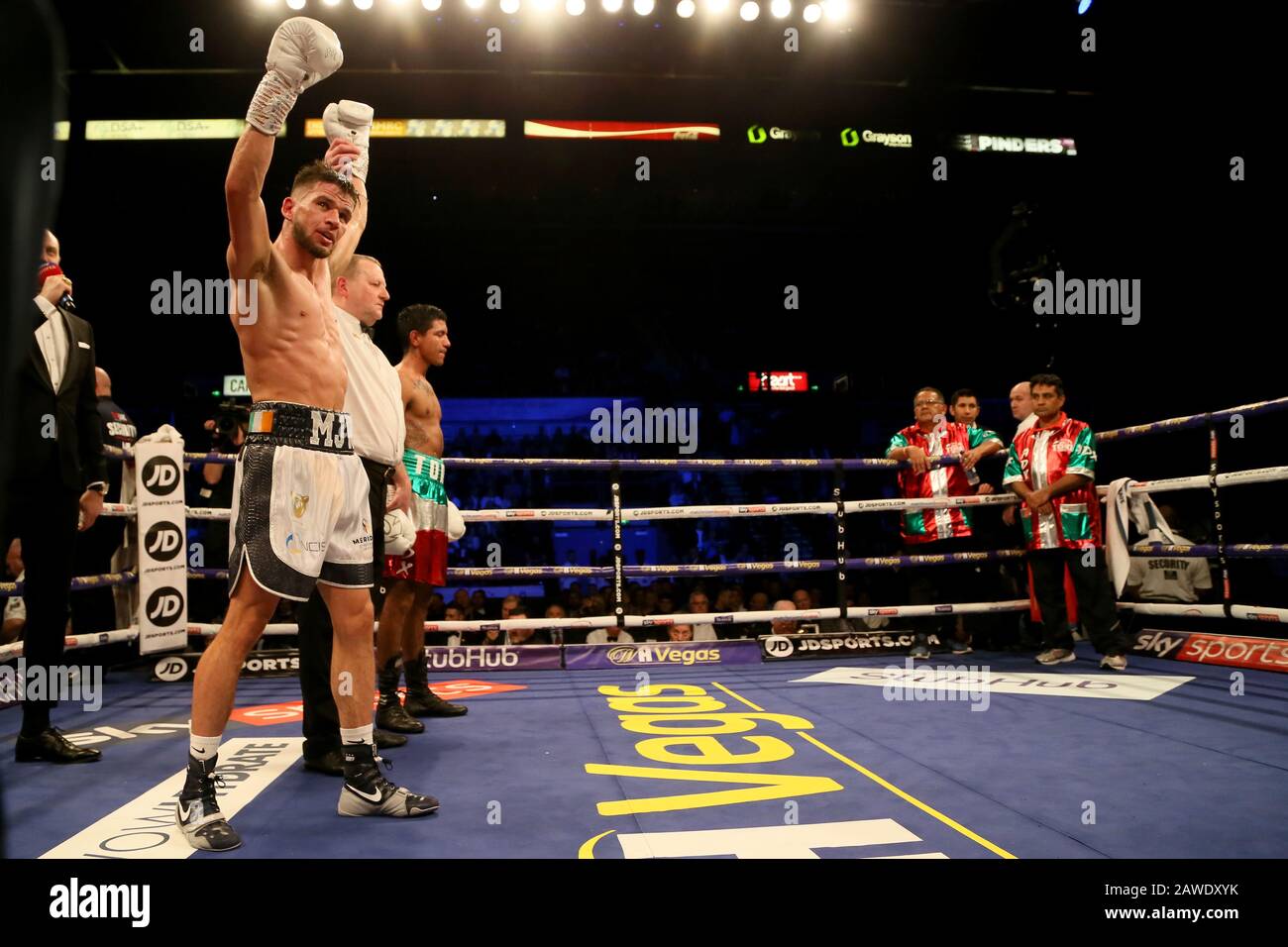 Martin J Ward celebrates beating Jesus Amparan in the Super ...
