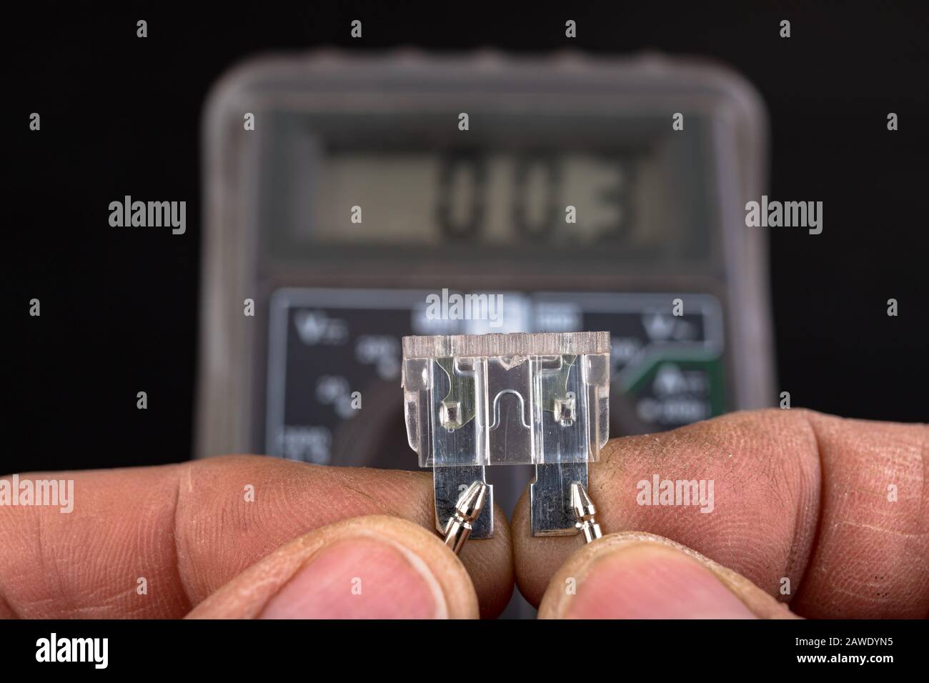 Measurement of resistance of car fuses with an electric meter. Checking ...
