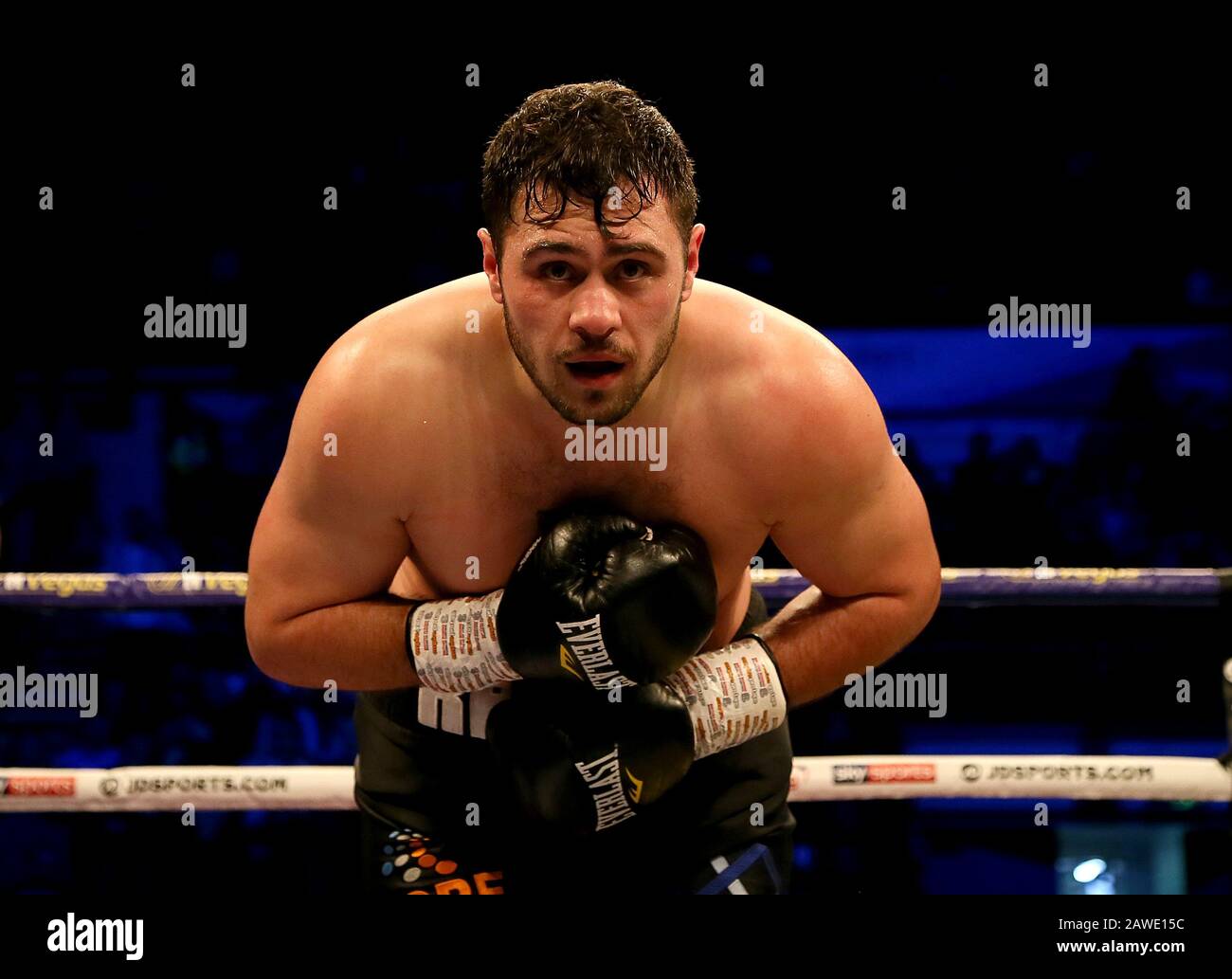 Dave Allen celebrates victory over Dorian Darch in the Heavyweight ...