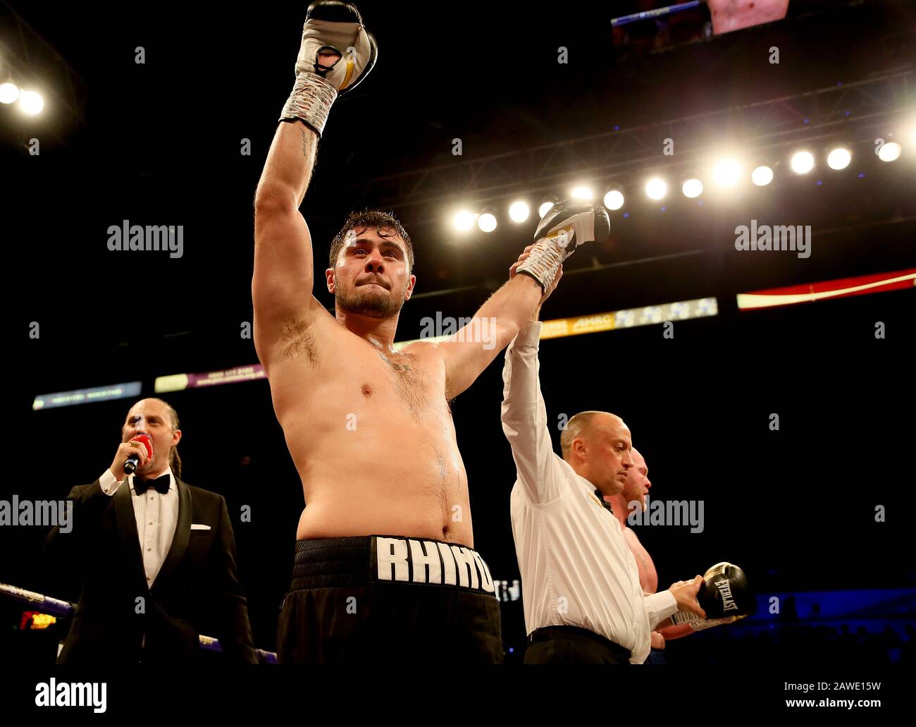 Dave Allen celebrates victory over Dorian Darch in the Heavyweight ...